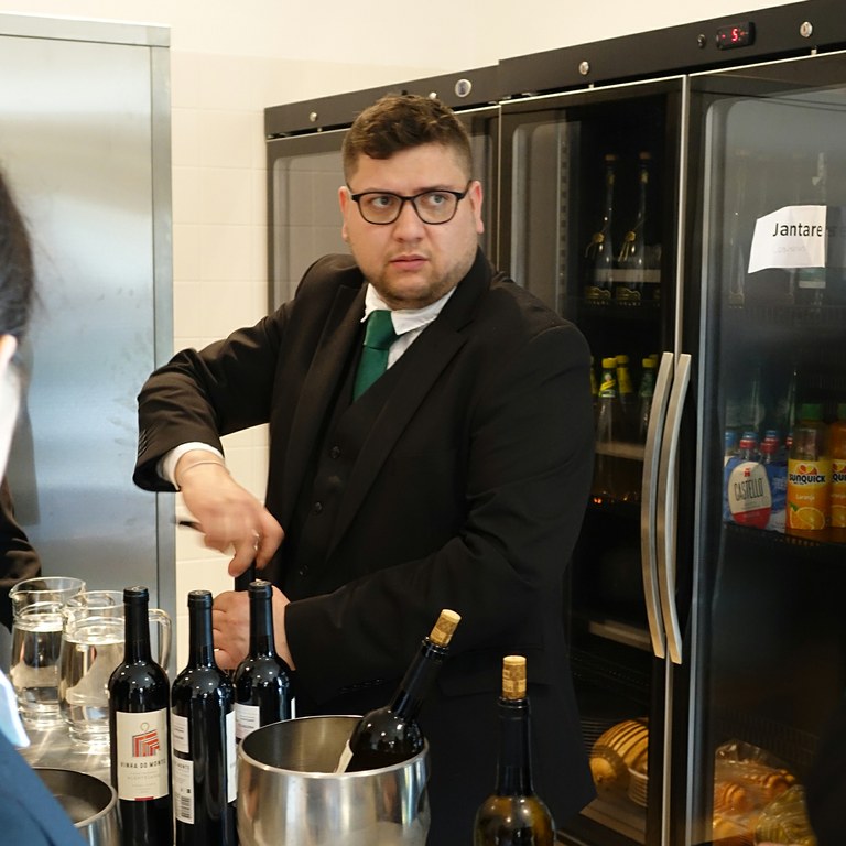 Confraria do Anho Assado com Arroz de Forno — Escola Superior de ...